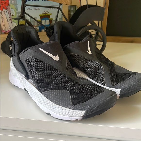 Nike | Shoes | Nike Black And White Mesh Fly Ease Slipons Size 7 | Poshmark